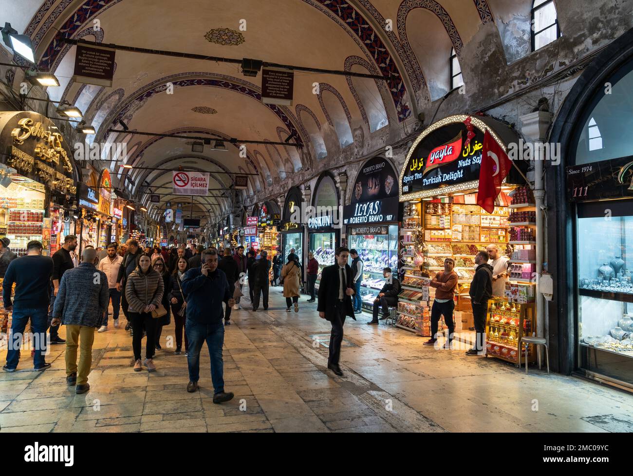 Istanbul's grand bazaar bazaar Stock Photo - Alamy