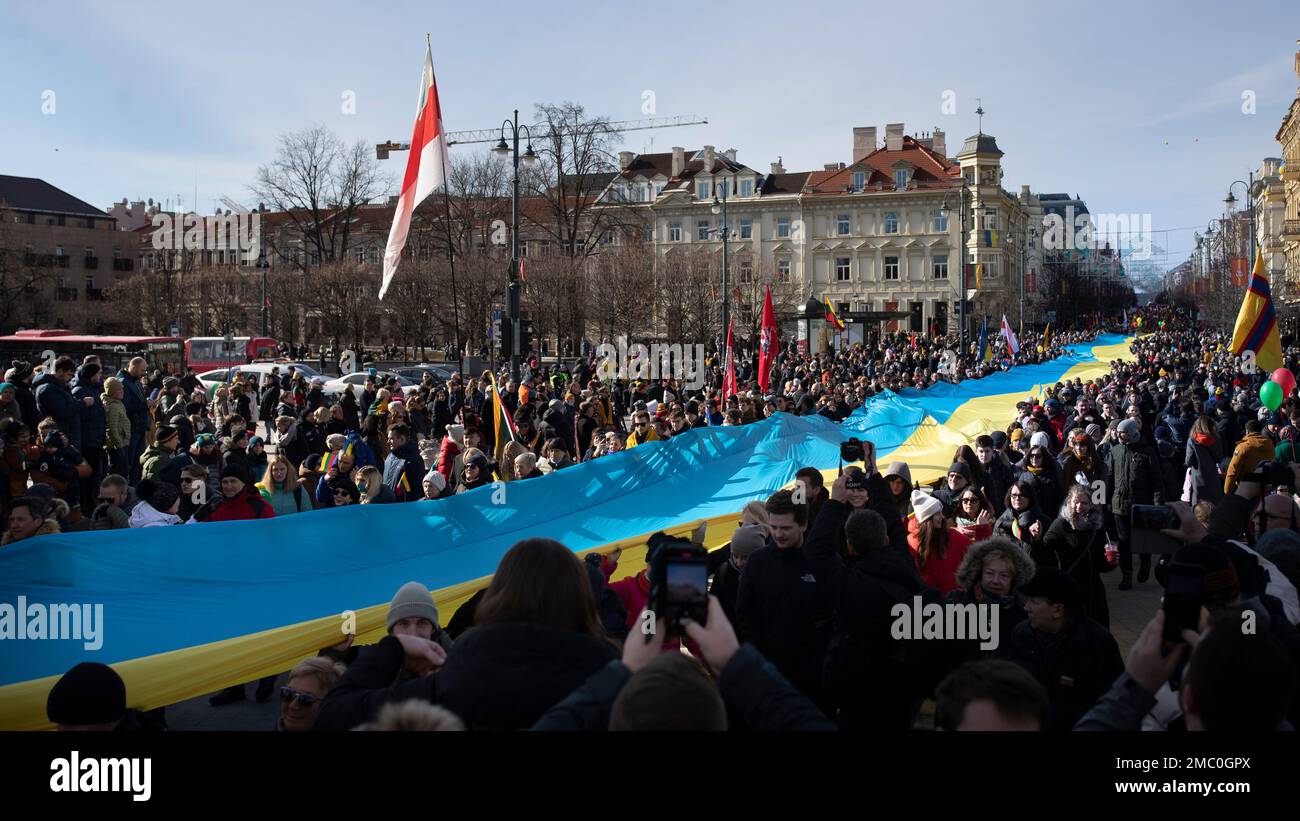 People carry a giant Ukrainian flag to protest against the Russian ...