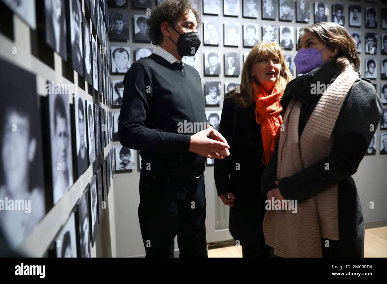 German foreign minister Annalena Baerbock, right, talks to Tarik ...