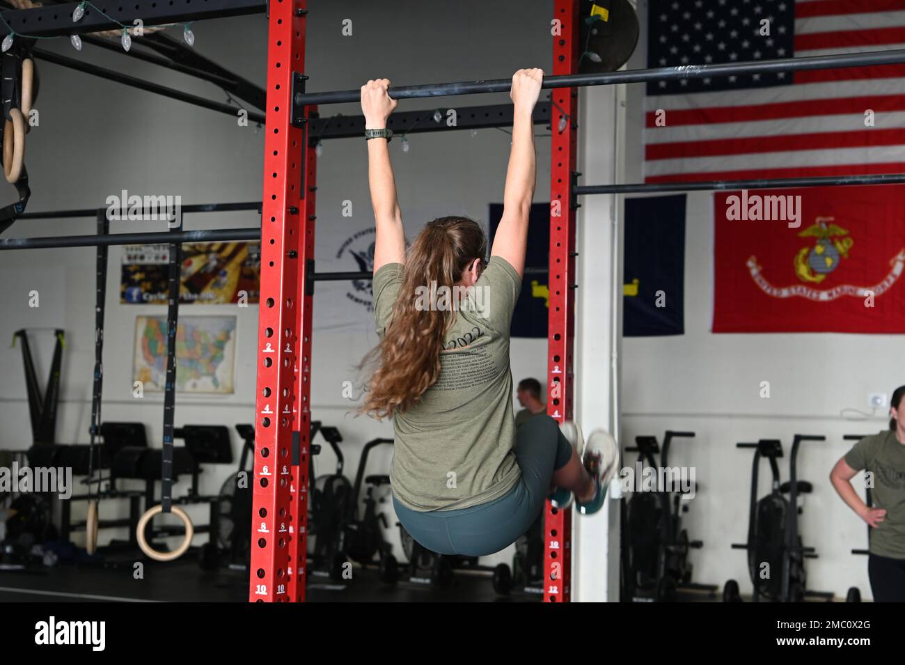 Hanging knee raises hi-res stock photography and images - Alamy