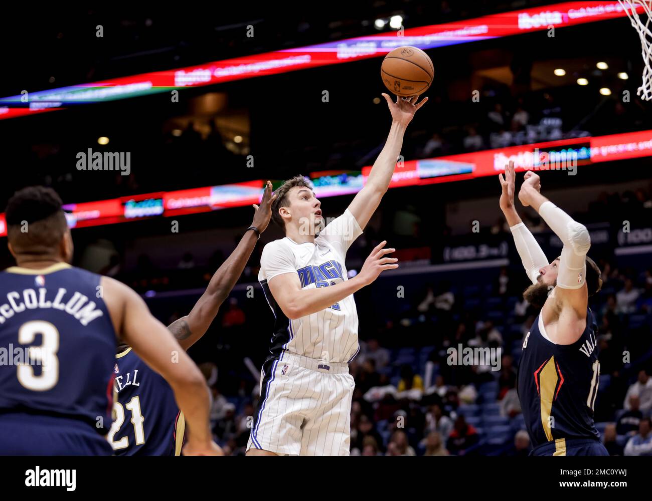 Orlando Magic forward Franz Wagner (22) shoots over New Orleans ...