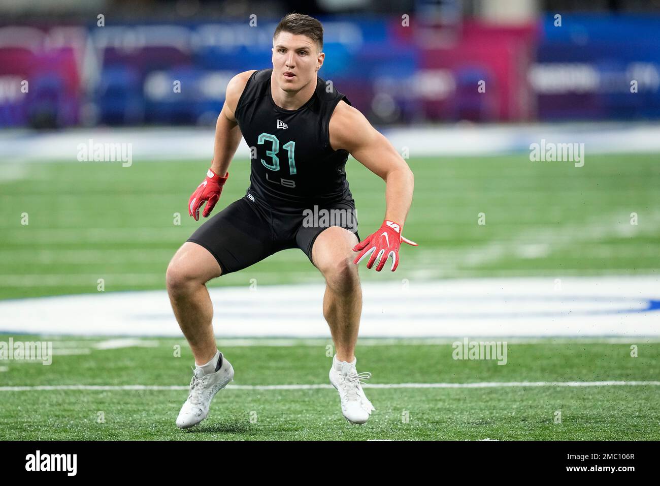 Wisconsin linebacker Jack Sanborn runs the 40-yard dash during the NFL ...