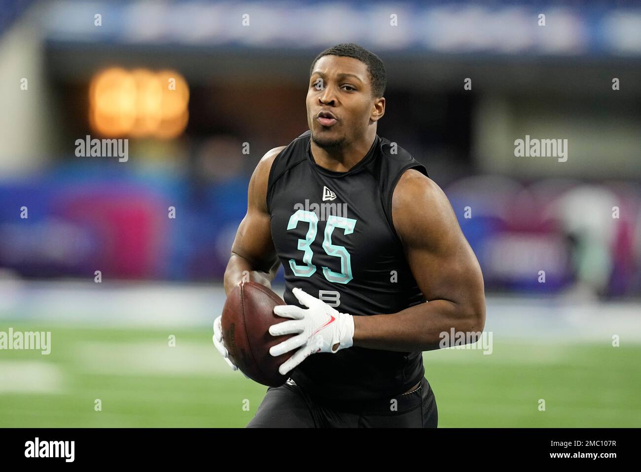 Georgia linebacker Channing Tindall runs the 40-yard dash during the ...