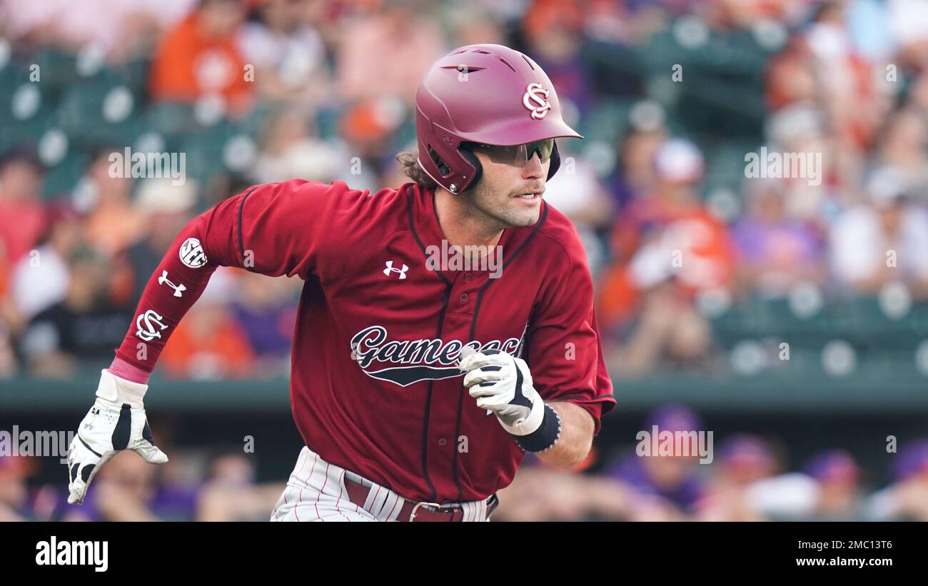 South Carolina infielder Brandt Belk (13) runs to first during an NCAA ...