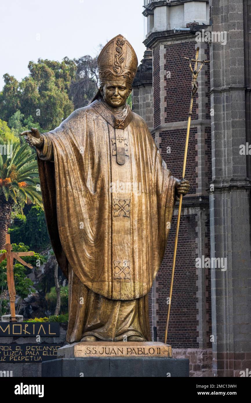 Statue in basilica de guadalupe hi-res stock photography and images - Alamy