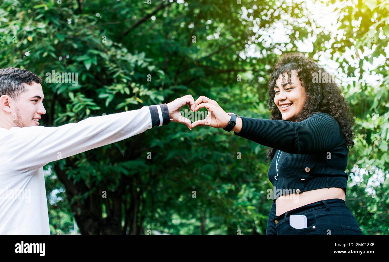 Couple heart hands close up hi-res stock photography and images - Alamy