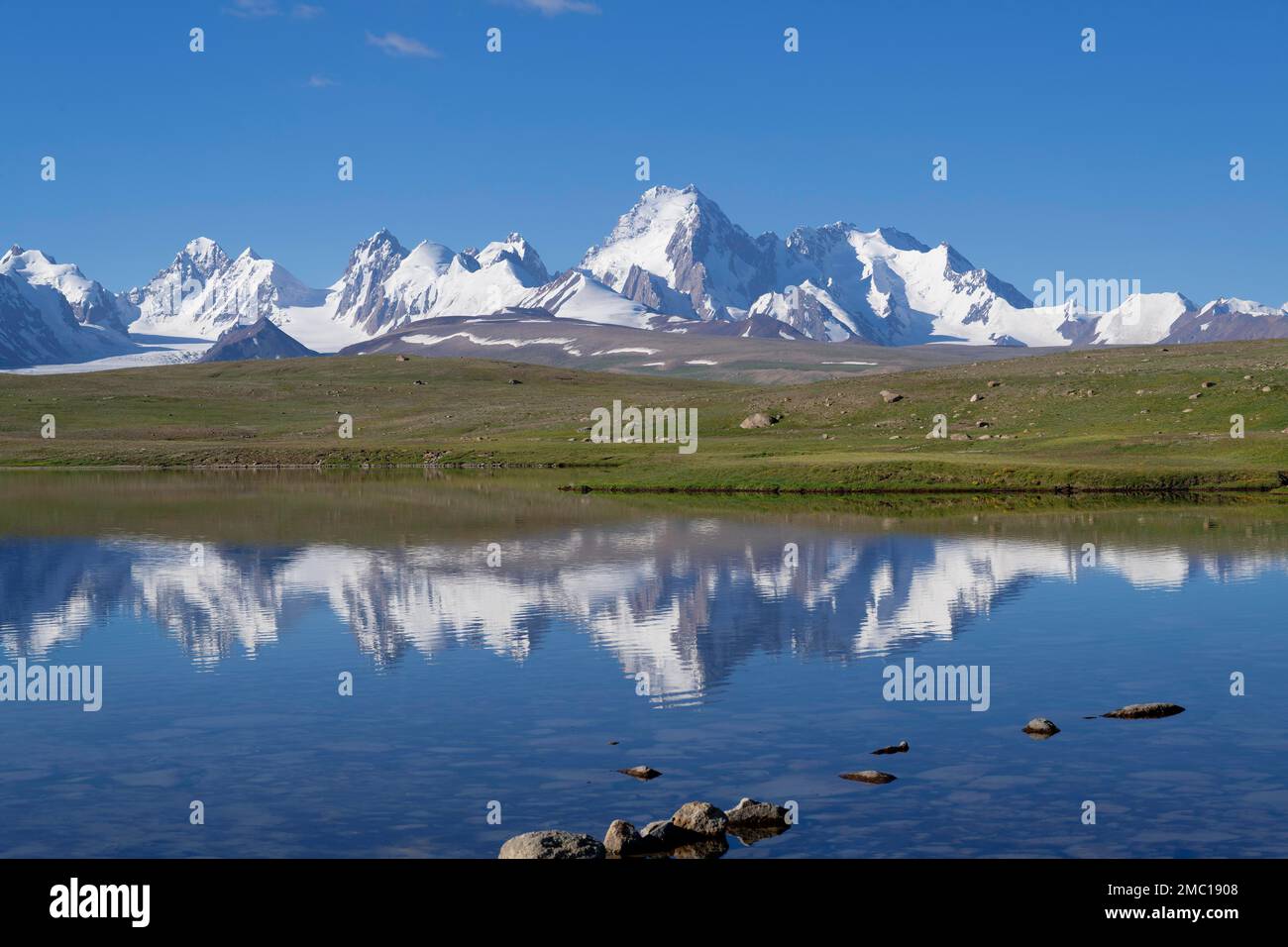 Kakshaal Too mountains reflecting in an alpine lake, Tian Shan mountain ...