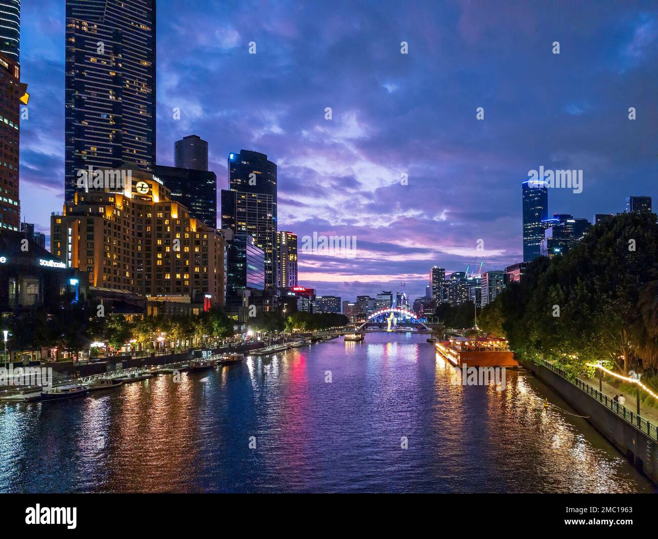 Melbourne port during a colorful evening, just after sunset Stock Photo ...