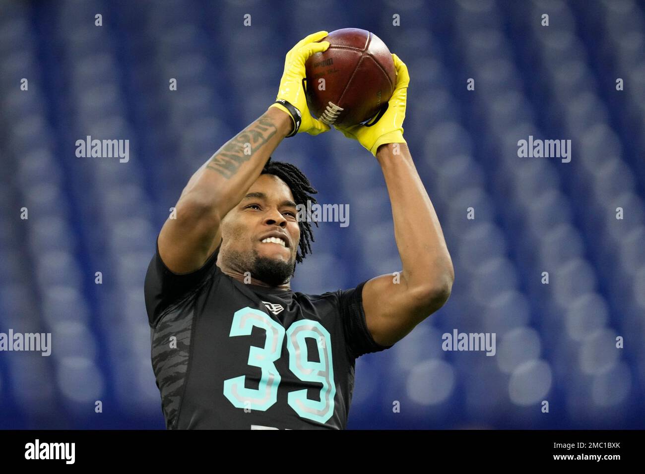 Oregon defensive back Mykael Wright participates in a drill at the NFL ...