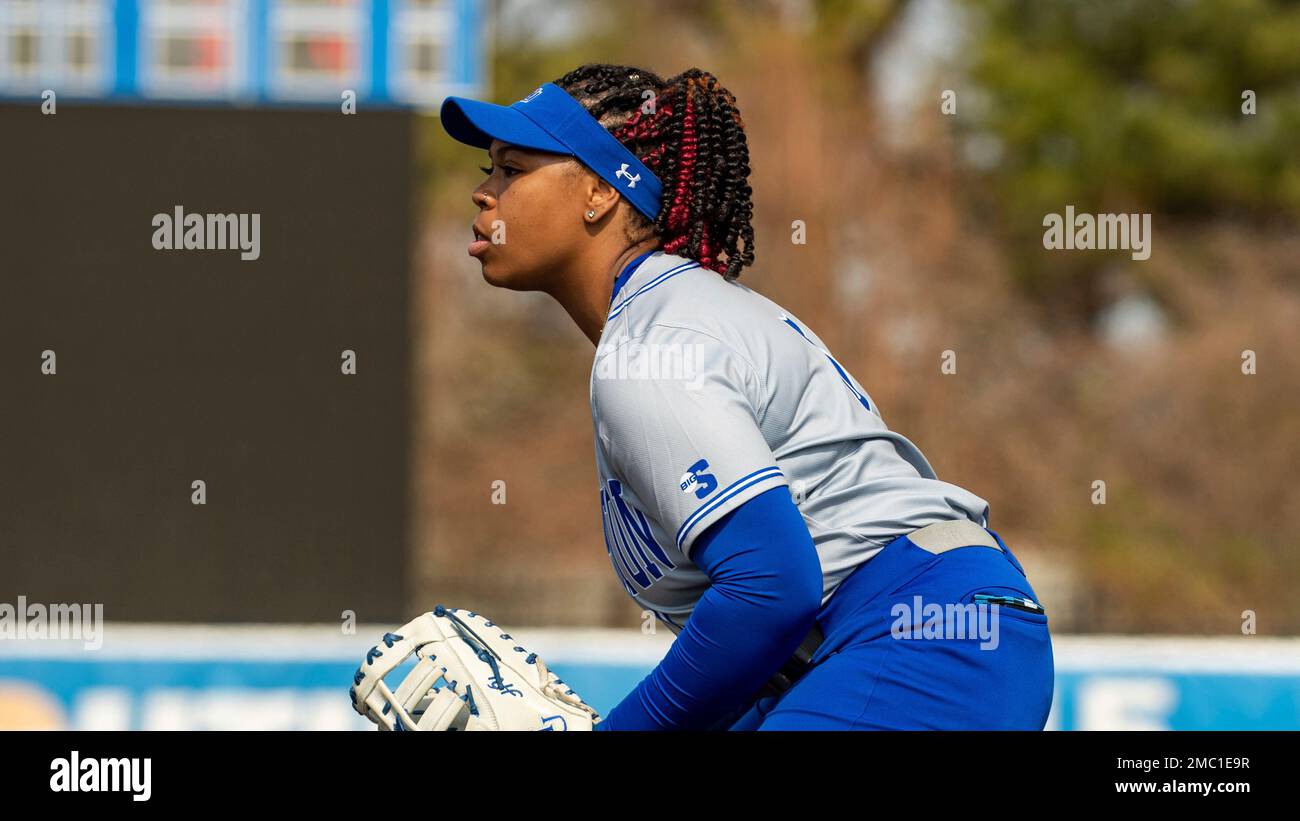 Hampton first baseman Jada Evans (19) plays first base during an NCAA ...