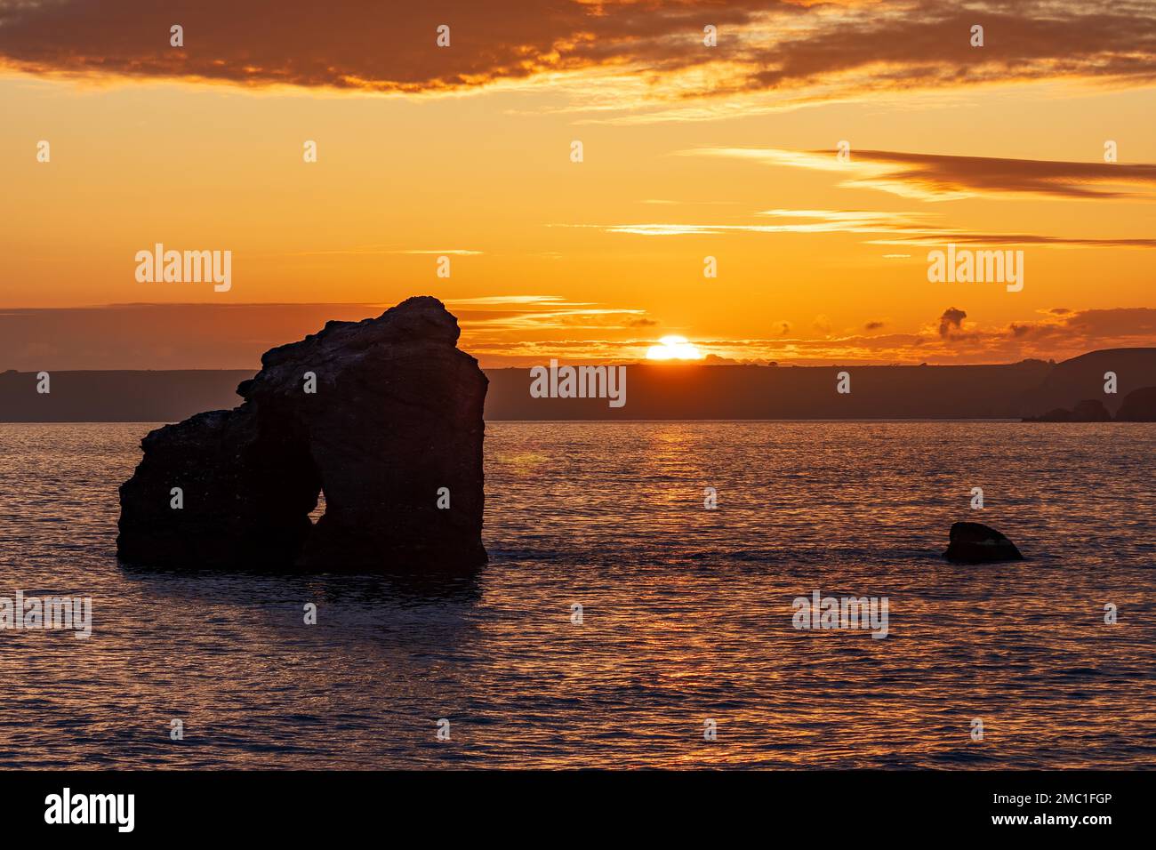 Sunset at Thurlestone Rock, South Milton Sands in Devon Stock Photo - Alamy