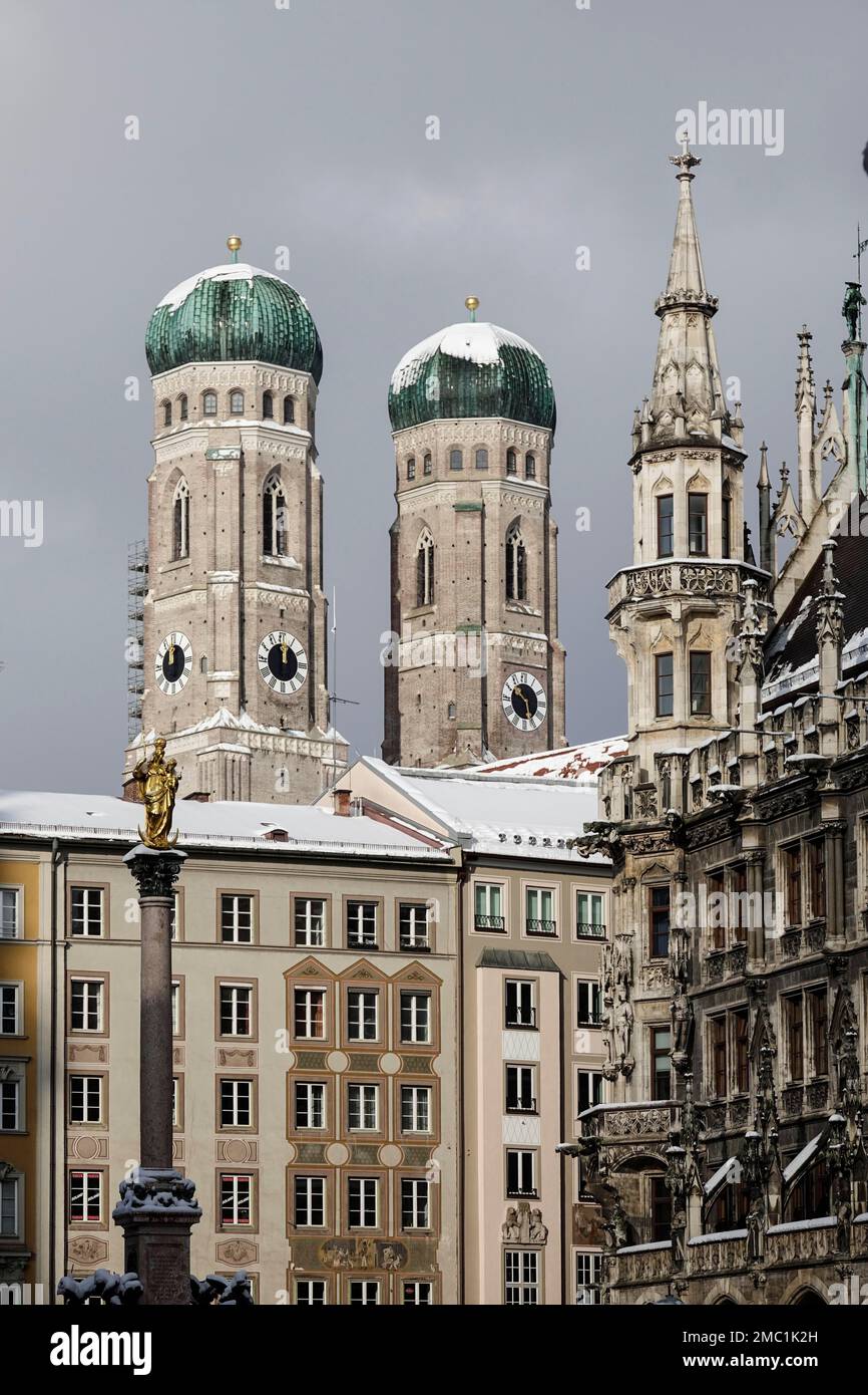 Marienplatz with Mariensaeule, main facade New Town Hall, towers of the ...