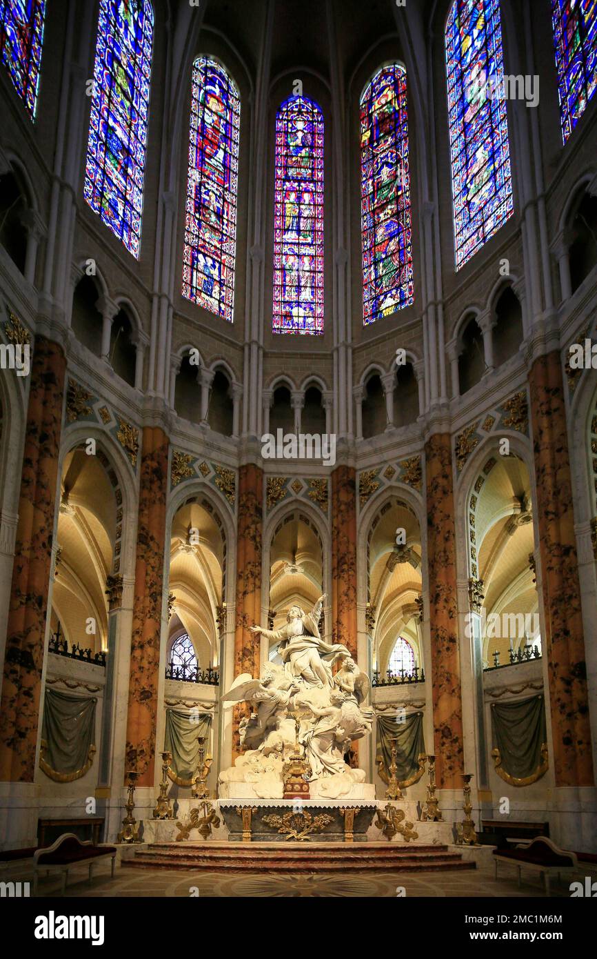 Chartres cathedral interior hi-res stock photography and images - Alamy
