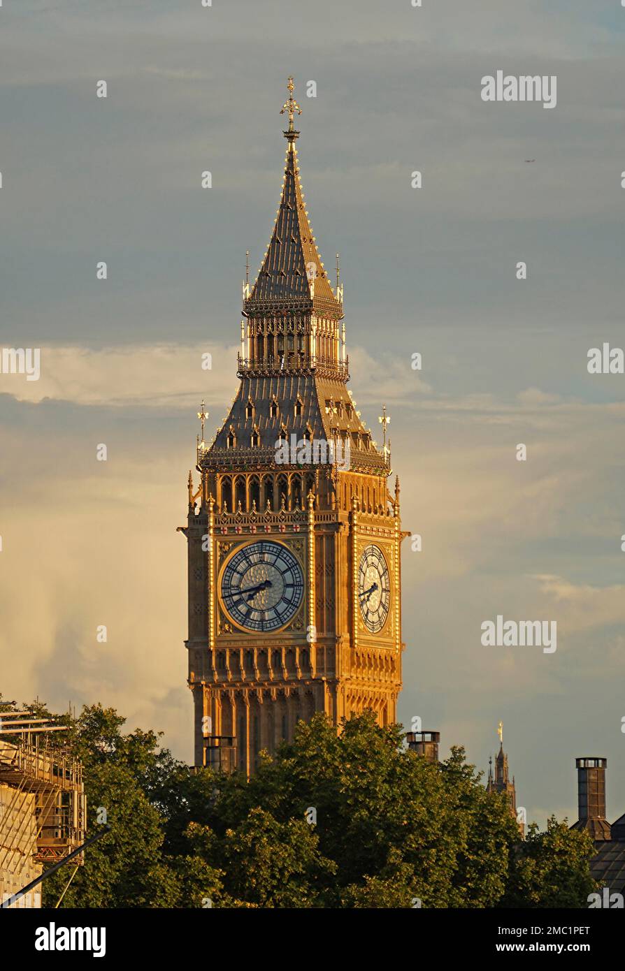 Big Ben clock tower in the evening light, Palace of Westminster ...