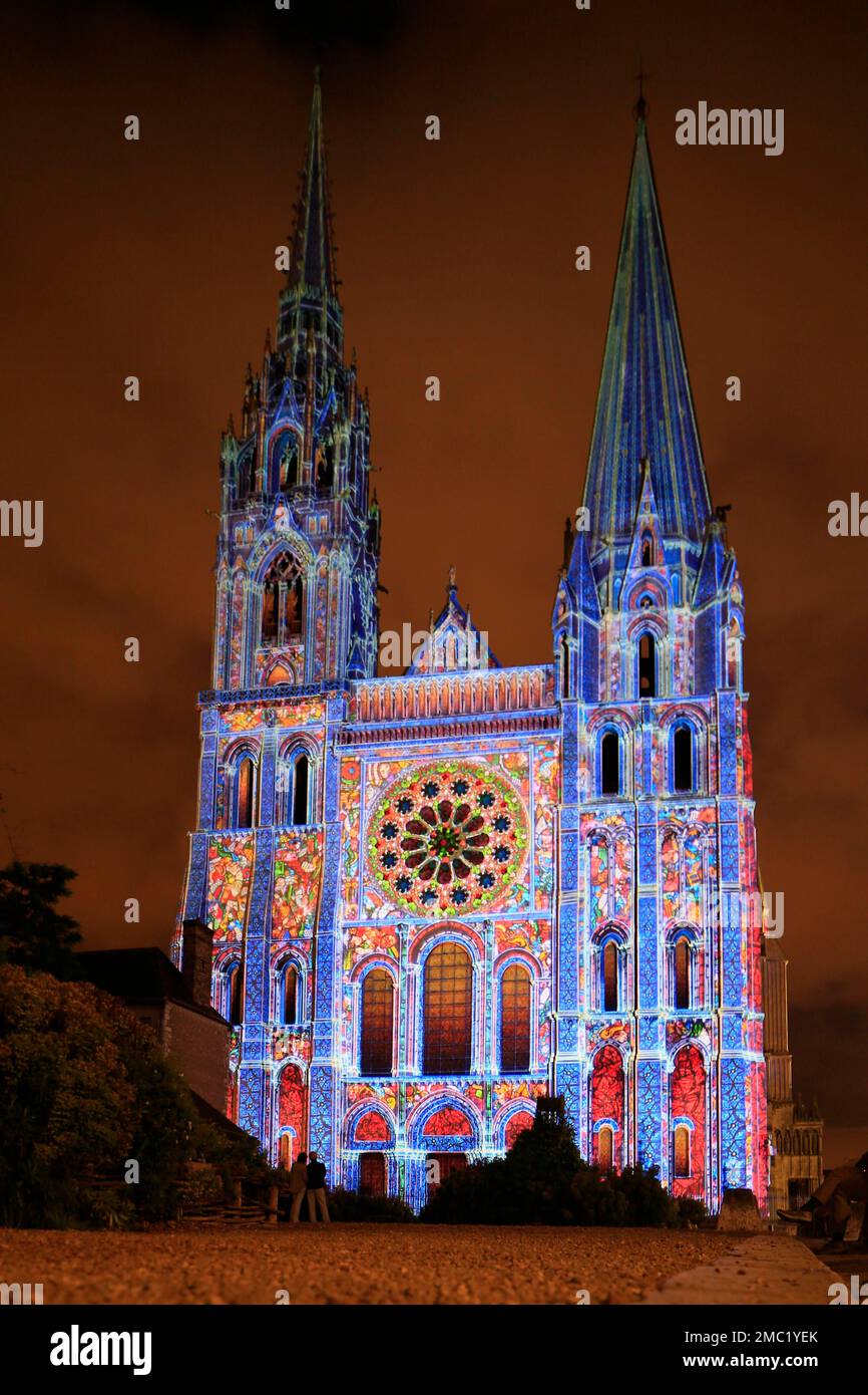 Lightshow CHARTRES EN LUMIERES, projections on the Cathedral Notre Dame ...