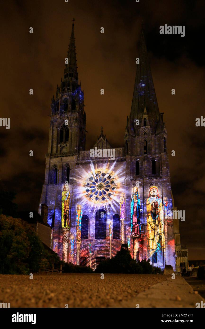 Lightshow CHARTRES EN LUMIERES, projections on the Cathedral Notre Dame ...