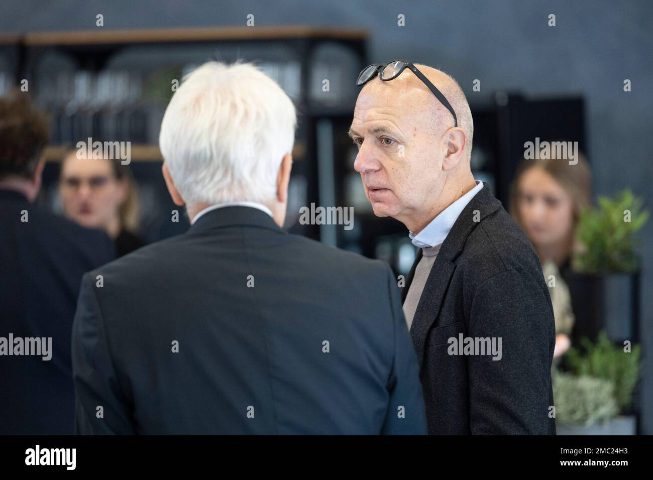 21 January 2023, Hessen, Frankfurt/Main: Bernd Neuendorf (r), President ...