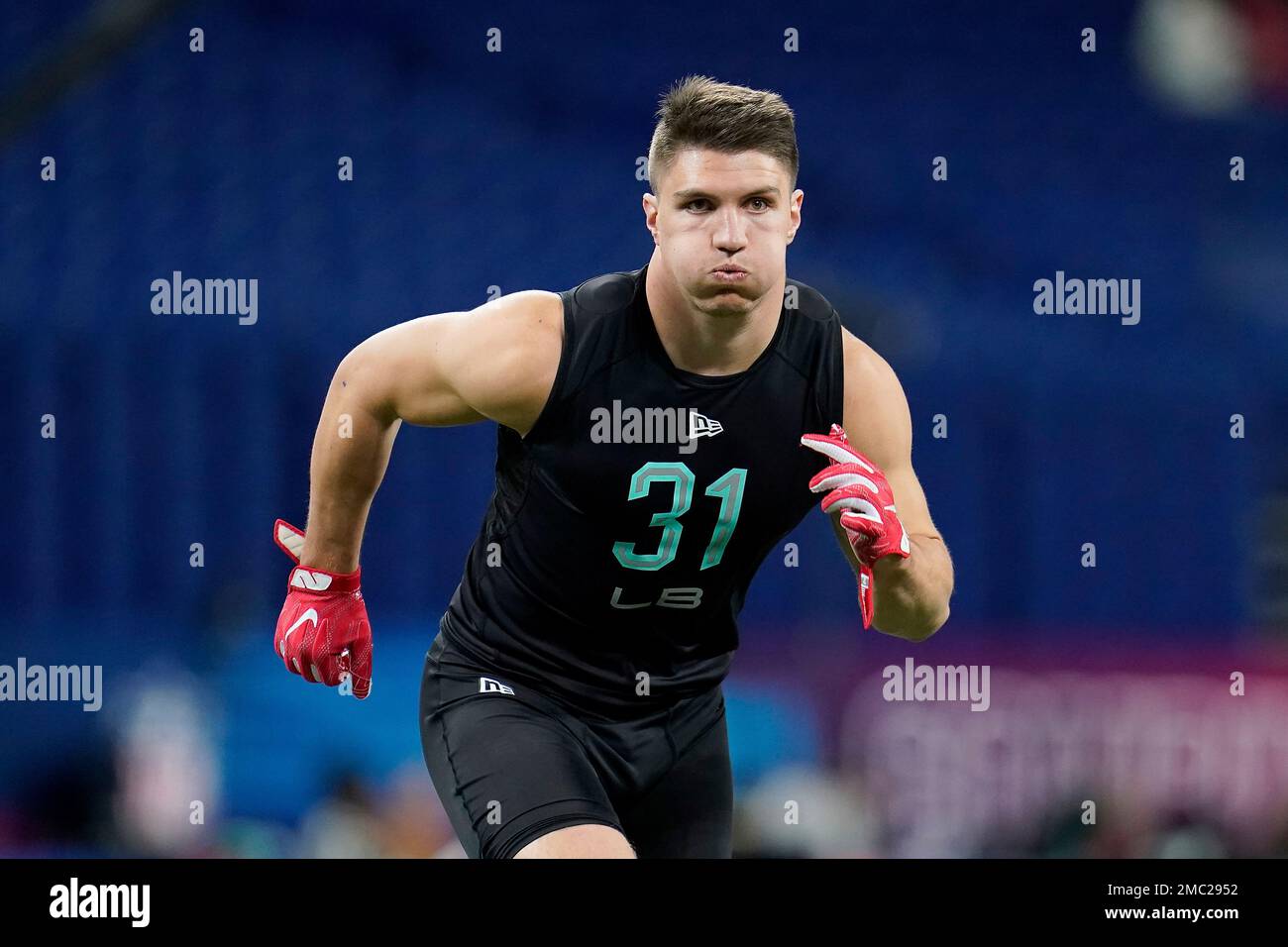 Wisconsin linebacker Jack Sanborn (31) participates in a drill at the ...