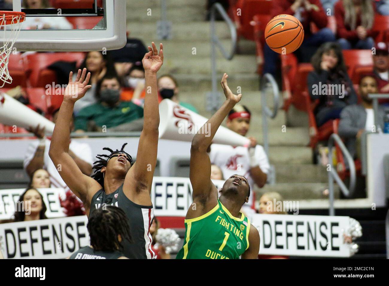 Washington State center Dishon Jackson, left, and Oregon center N'Faly ...