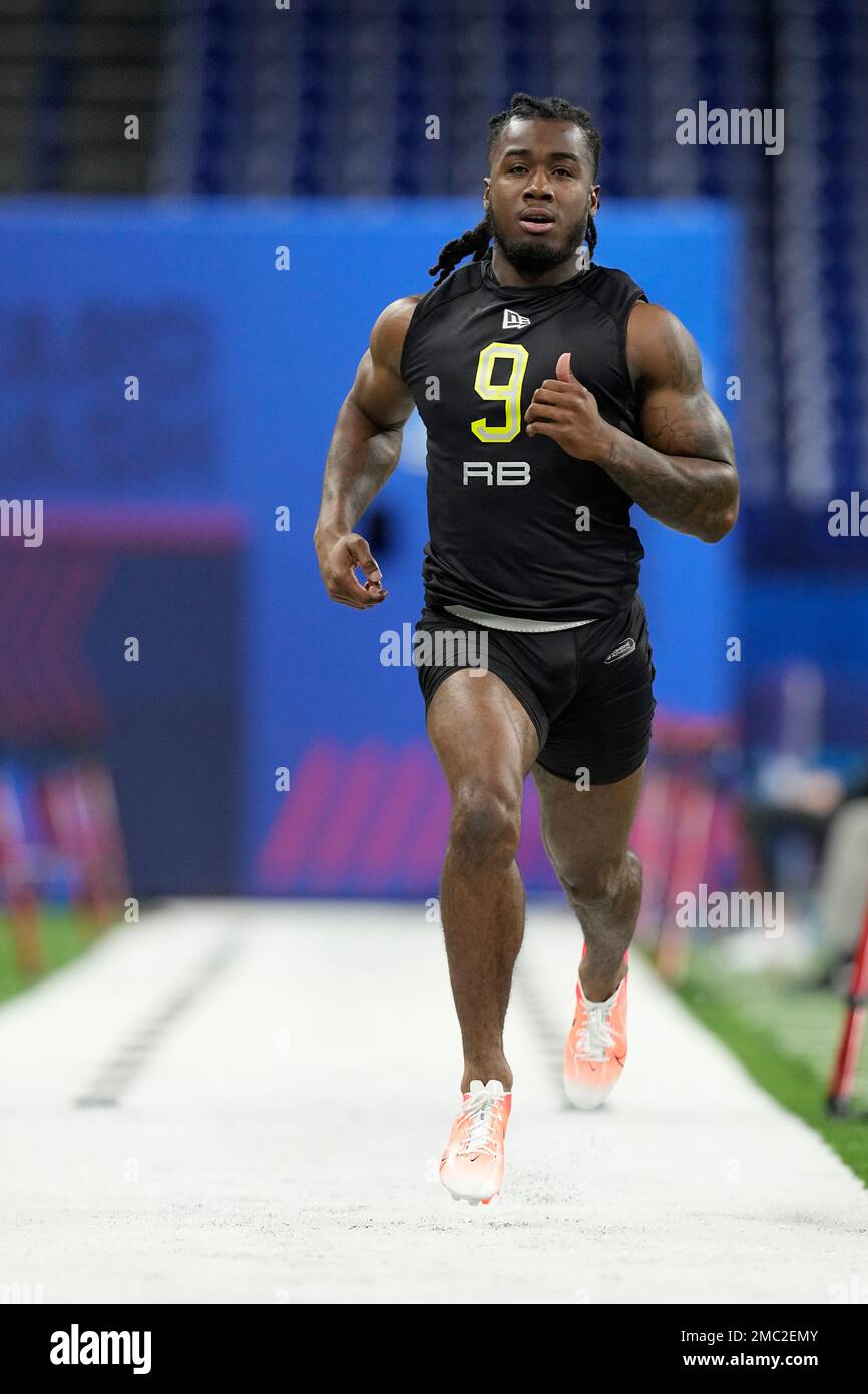 Georgia running back James Cook runs the 40-yard dash during the NFL ...