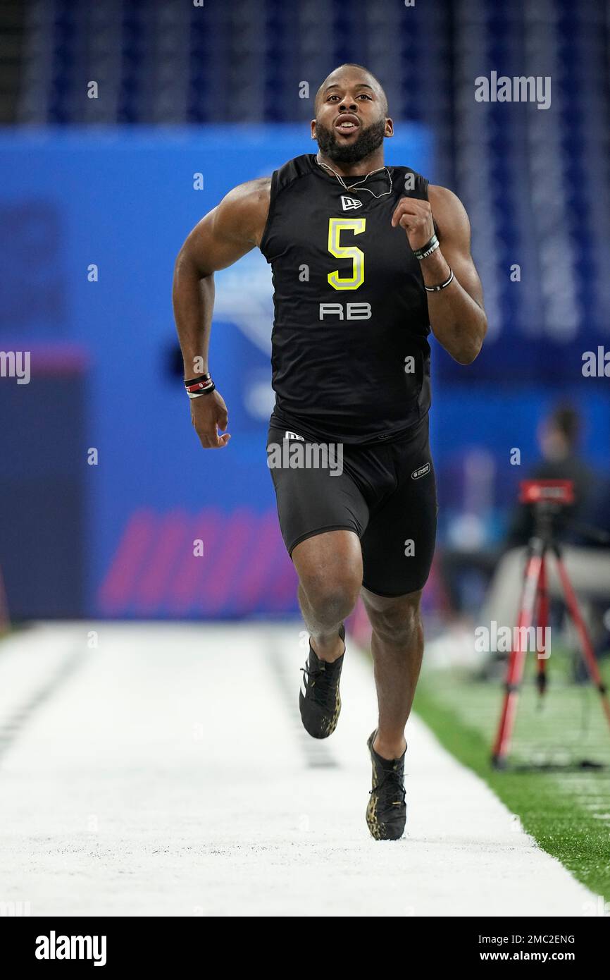 Oklahoma running back Kennedy Brooks runs the 40-yard dash during the ...