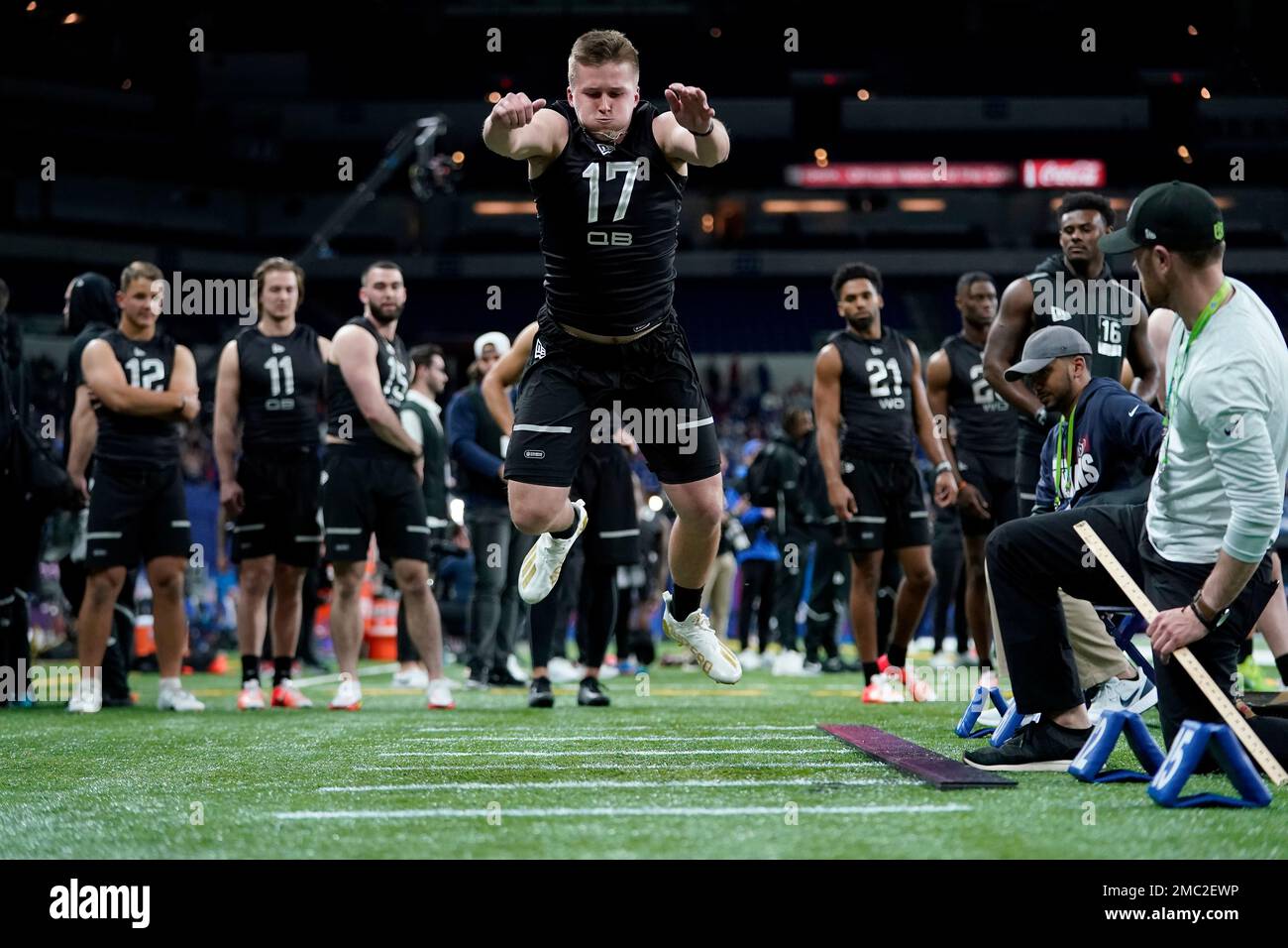 Western Kentucky quarterback Bailey Zappe (17) participates in the ...