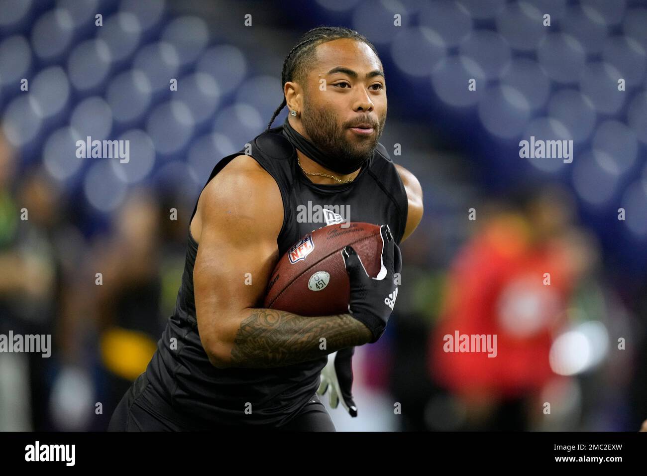 Oklahoma State running back Jaylen Warren participates in a drill at ...