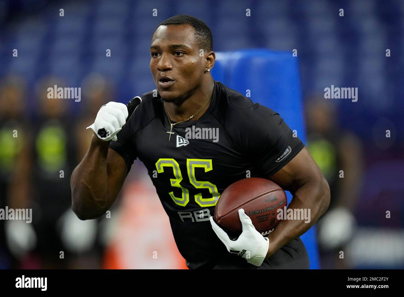 Georgia running back Zamir White participates in a drill at the NFL ...