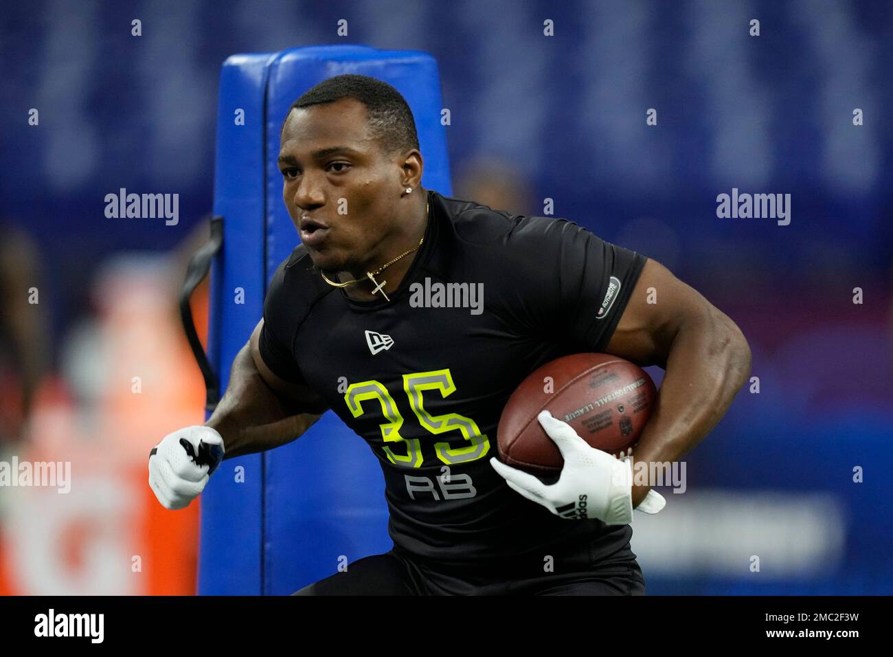 Georgia running back Zamir White participates in a drill at the NFL ...