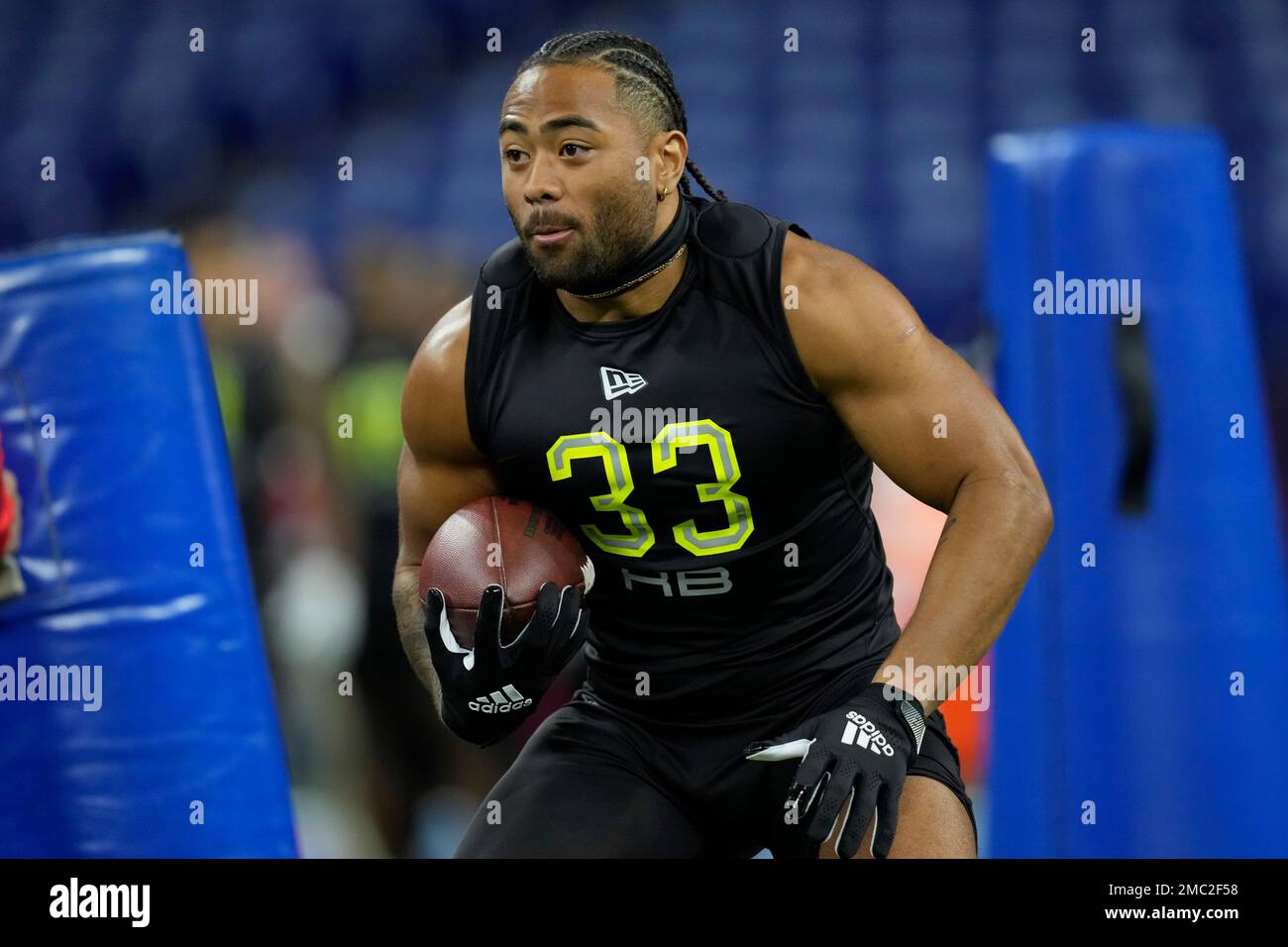 Oklahoma State running back Jaylen Warren participates in a drill at ...