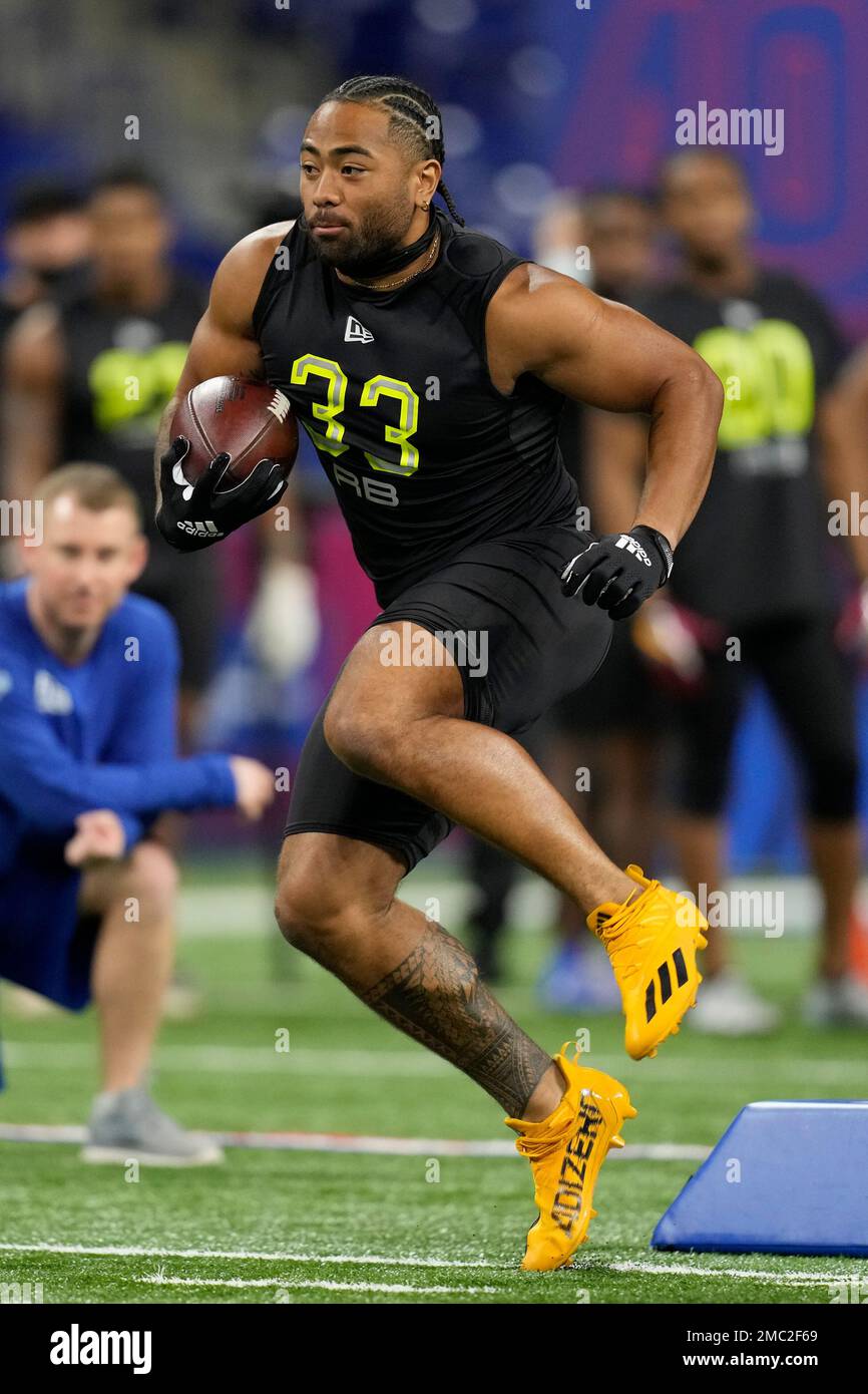 Oklahoma State running back Jaylen Warren participates in a drill at ...