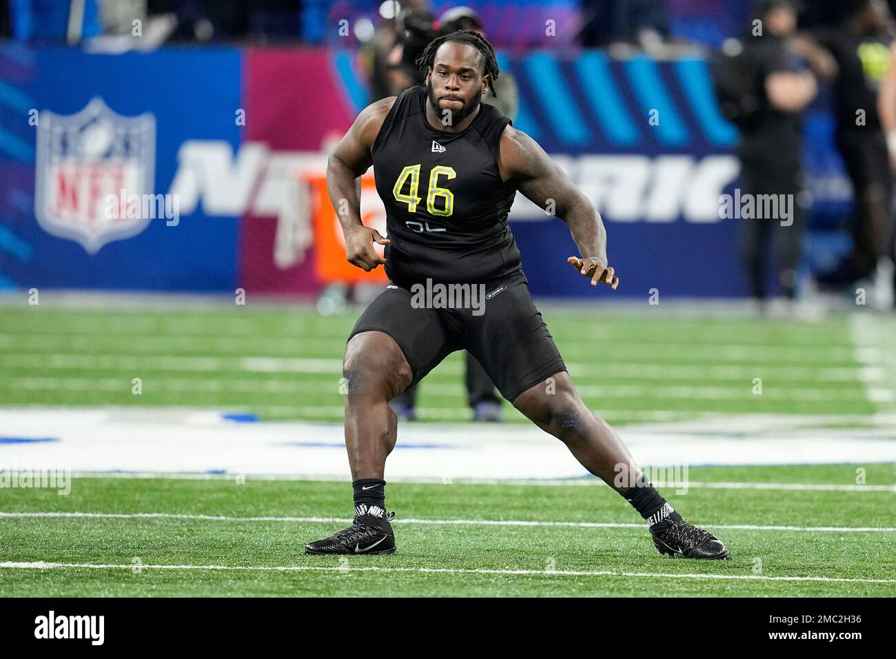 Georgia offensive lineman Justin Shaffer runs a drill during the NFL ...