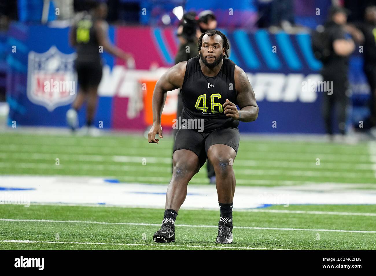 Georgia offensive lineman Justin Shaffer runs a drill during the NFL ...