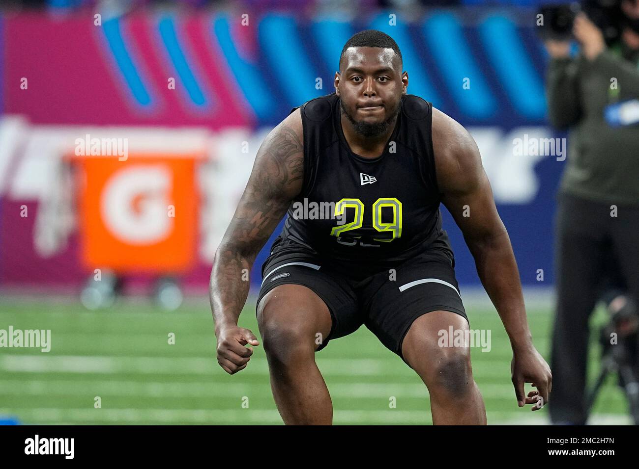Illinois offensive lineman Vederian Lowe runs a drill during the NFL ...