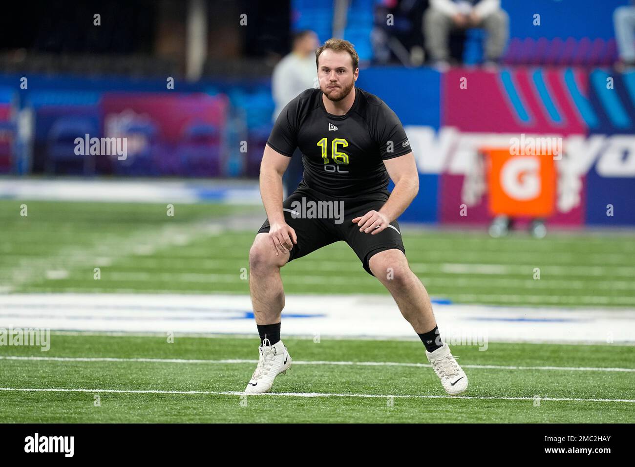 Kentucky offensive lineman Luke Fortner runs a drill during the NFL ...