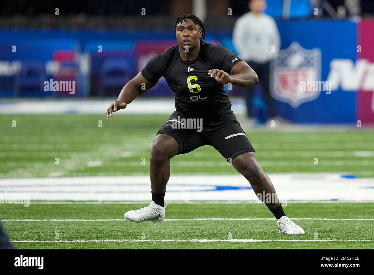 Mississippi State offensive lineman Charles Cross runs a drill during ...