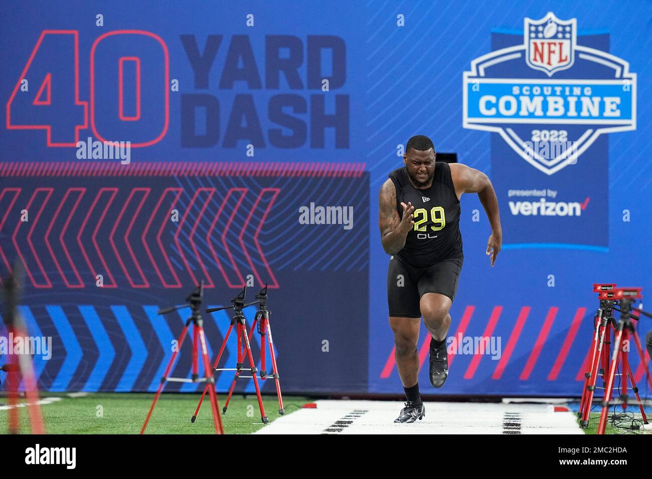 Illinois offensive lineman Vederian Lowe runs the 40-yard dash during ...