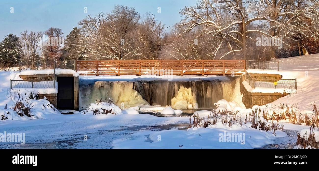 Waterfall dam hi-res stock photography and images - Alamy