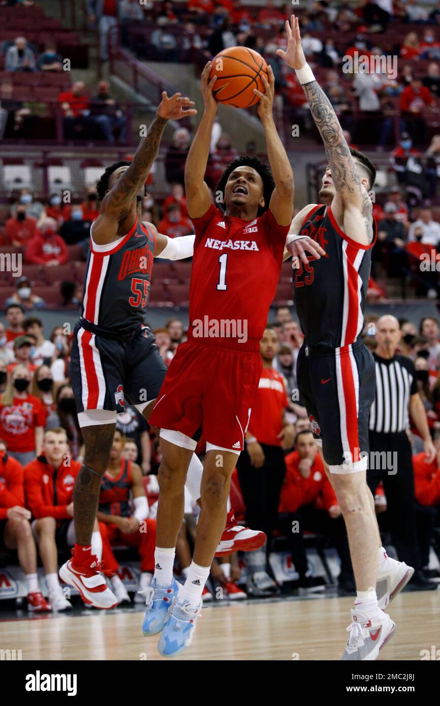 Nebraska guard Alonzo Verge, center, goes up to shoot between Ohio ...