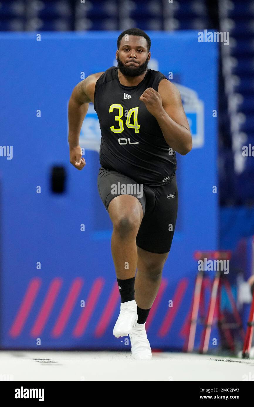 Ohio State offensive lineman Thayer Munford Jr. runs the 40-yard dash ...