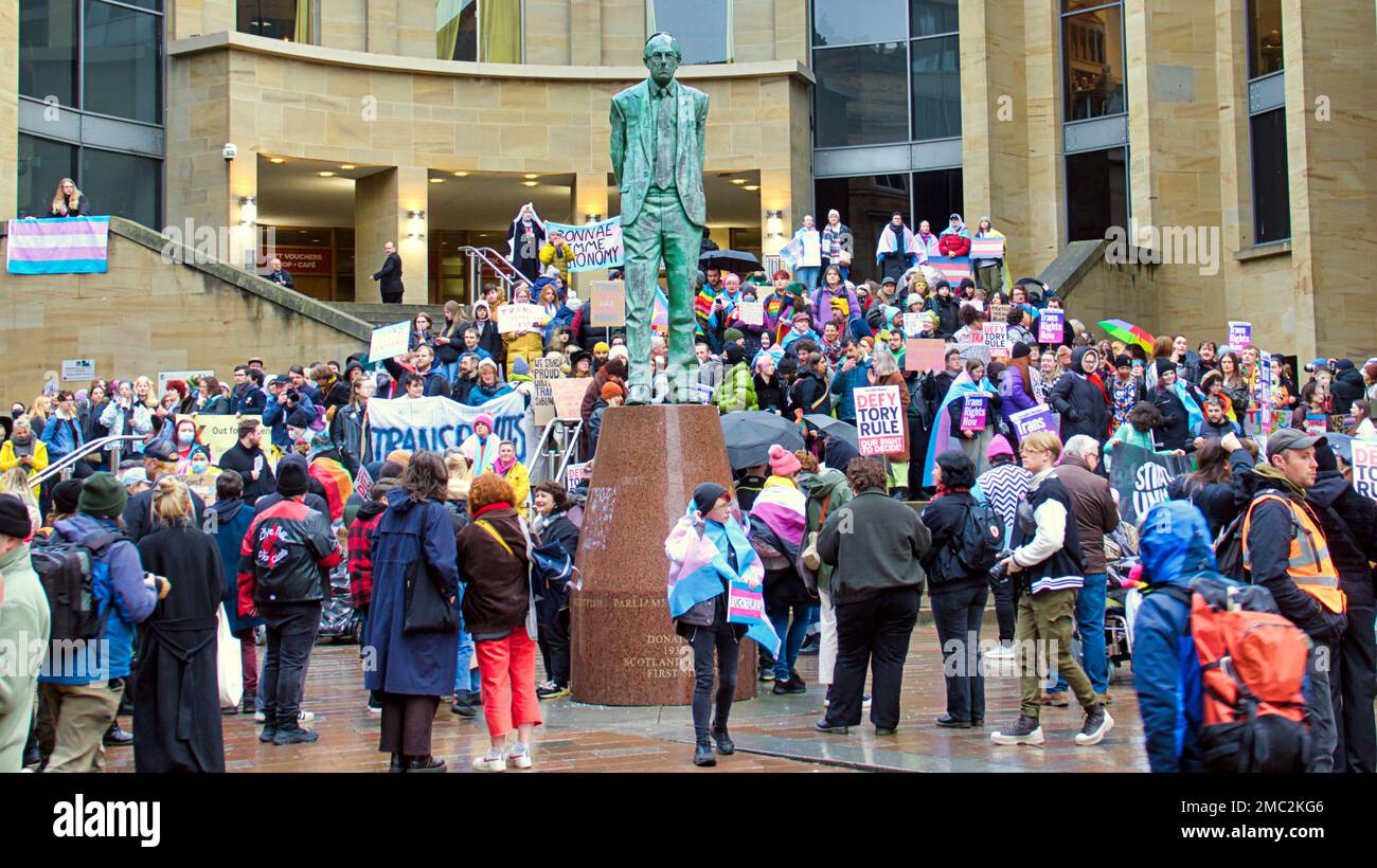 Glasgow, Scotland, UK 21stJanuary, 2023. Large crowds of various ...