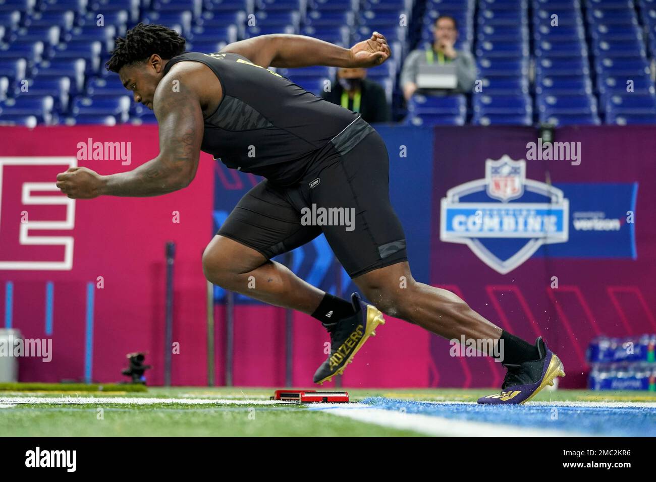 Southern A&M offensive lineman Ja'Tyre Carter runs the 40-yard dash at ...