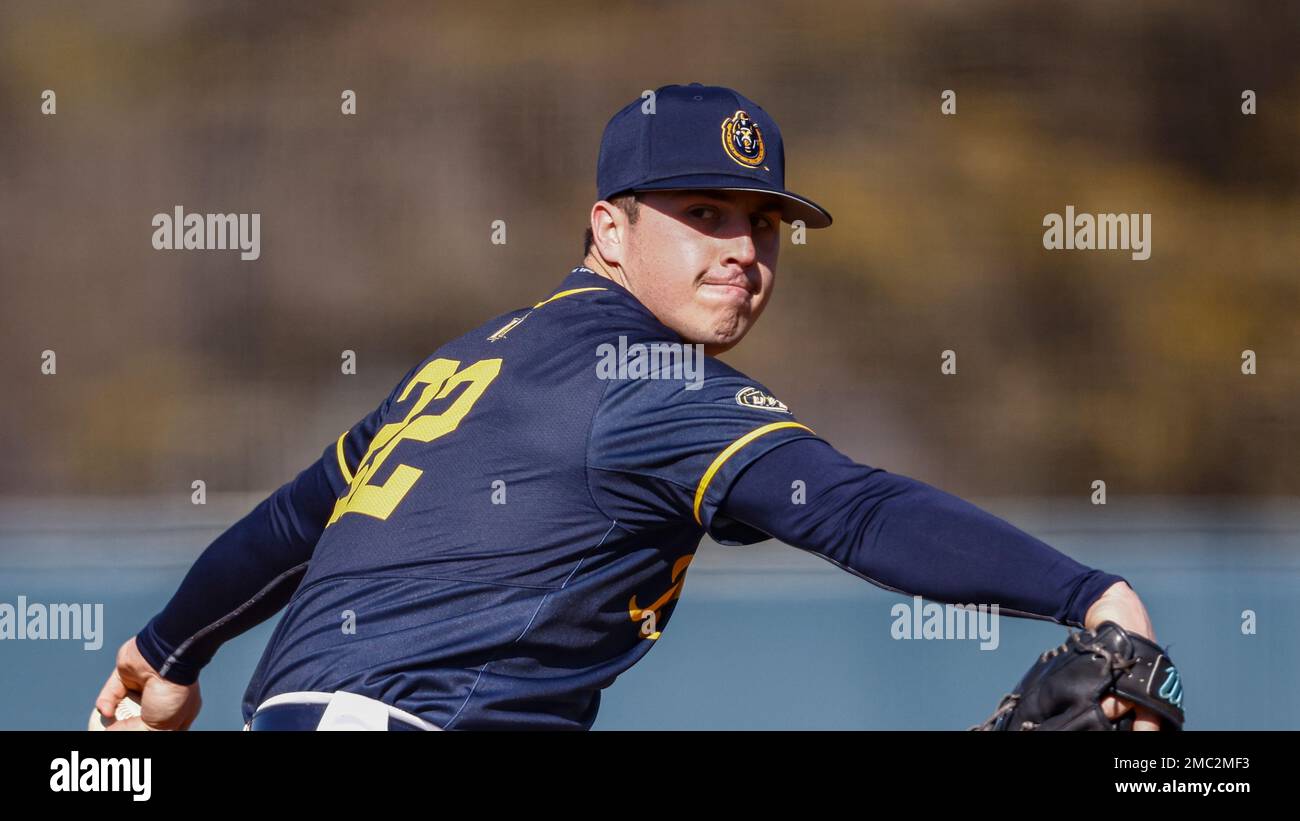 Murray State's Shane Burns throws to a batter during an NCAA baseball ...
