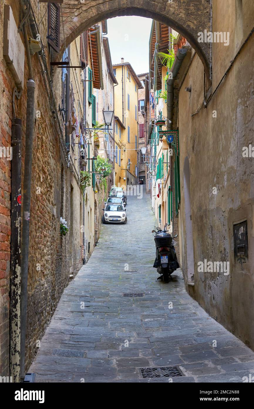 Stone house in siena hi-res stock photography and images - Alamy