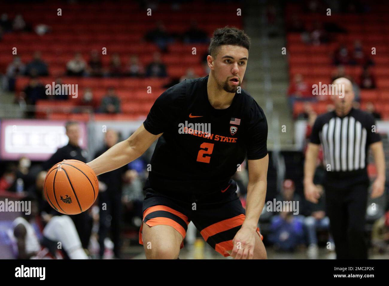 Oregon State guard Jarod Lucas controls the ball during the second half ...