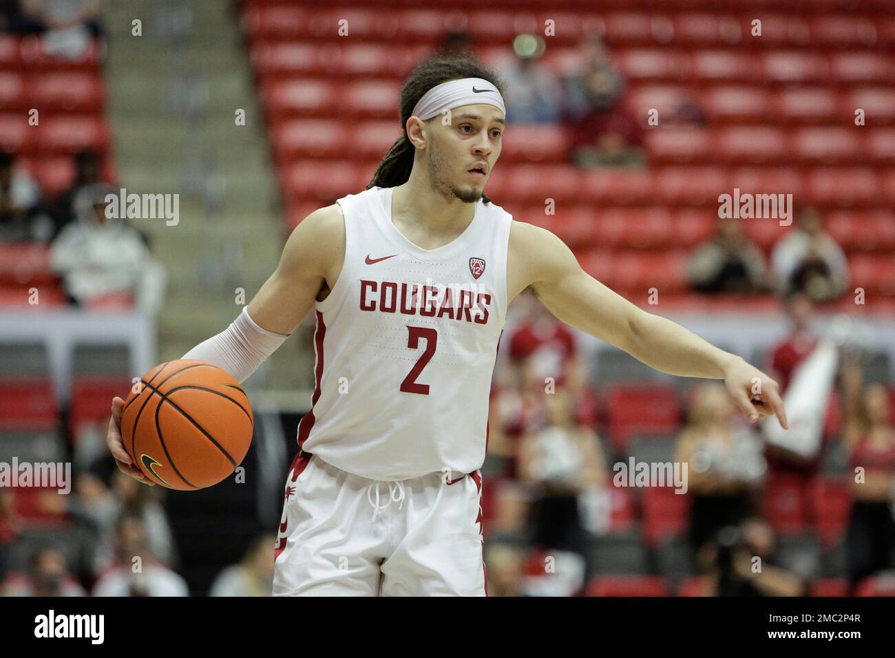 Washington State guard Tyrell Roberts controls the ball during the ...