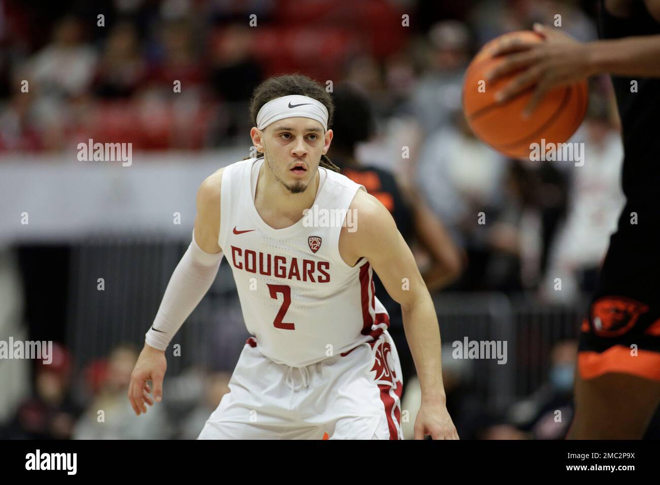 Washington State guard Tyrell Roberts defends during the first half of ...