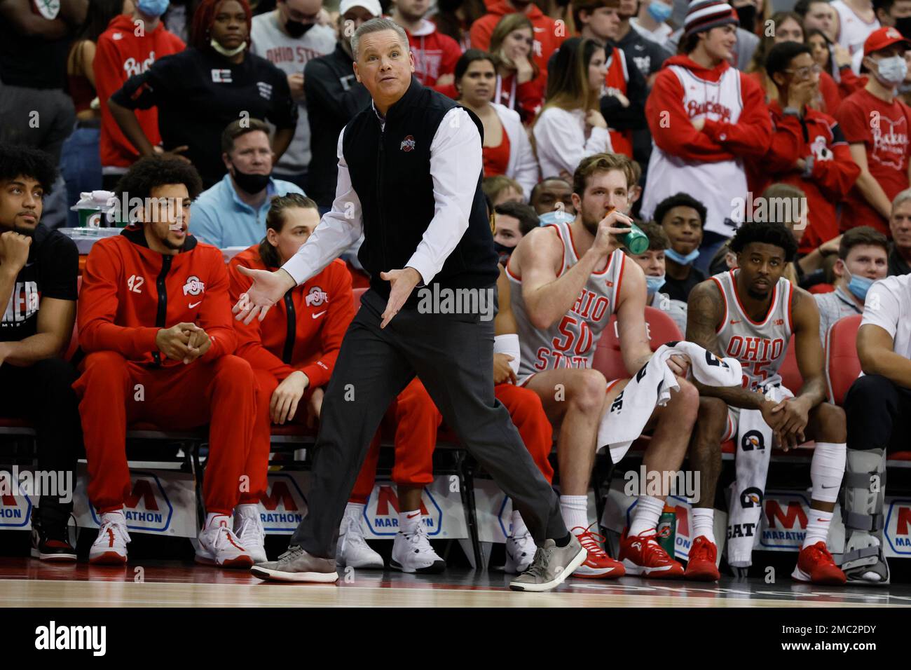 Ohio State head coach Chris Holtmann instructs his team against ...
