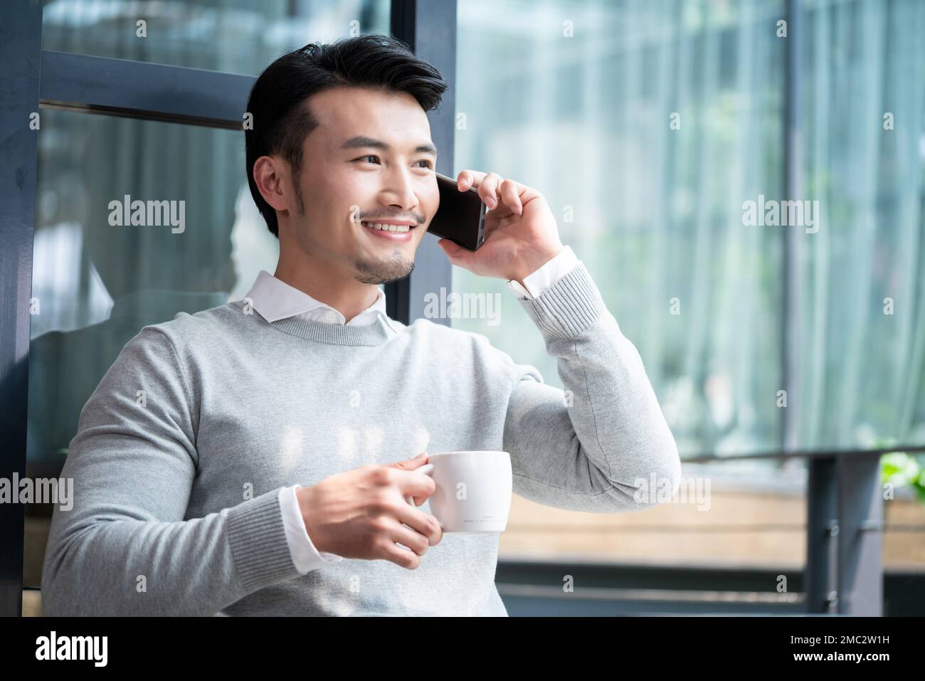 Young men who use mobile phones Stock Photo - Alamy