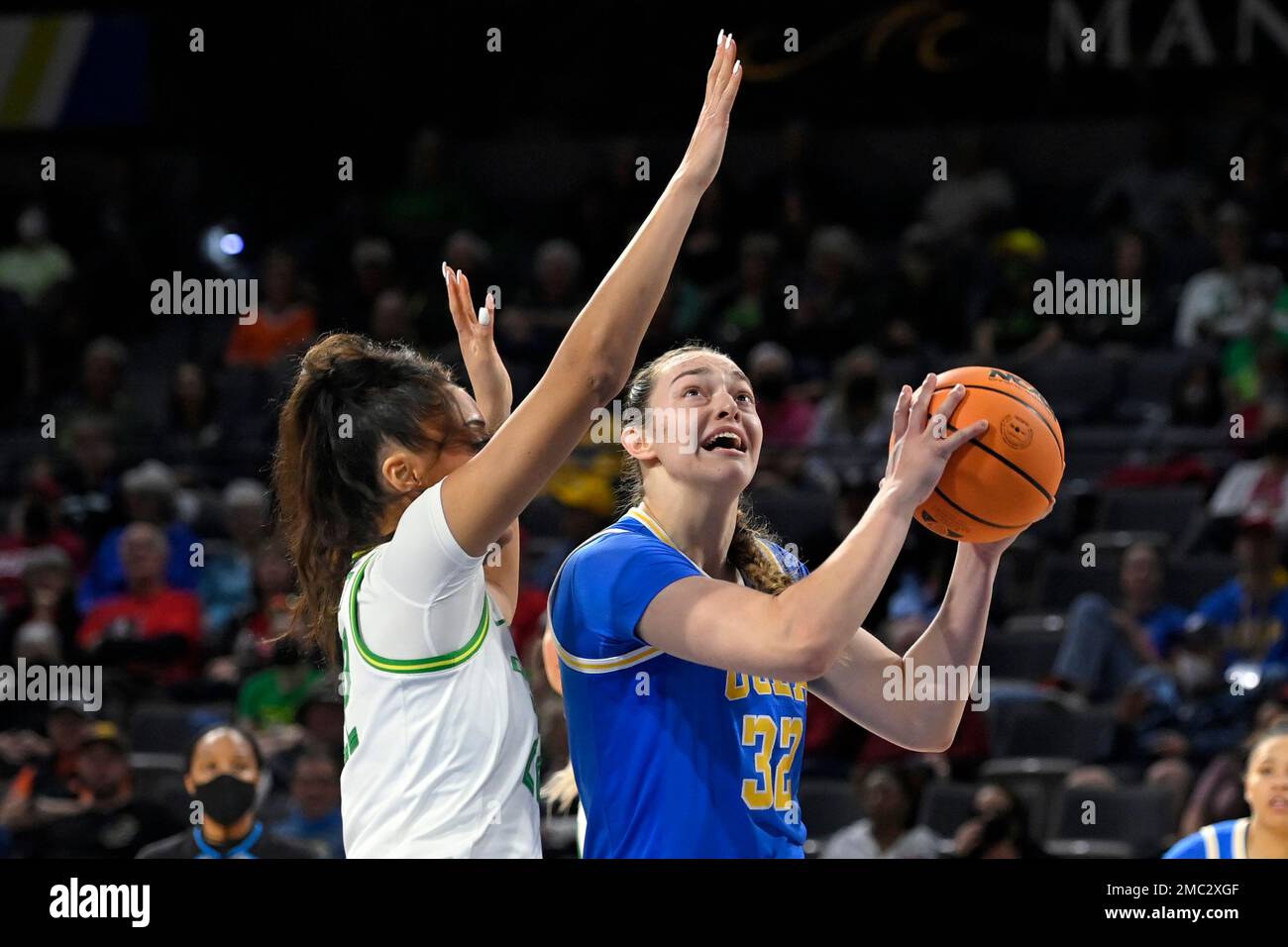 UCLA forward Angela Dugalic (32) looks to shoot against Oregon forward ...